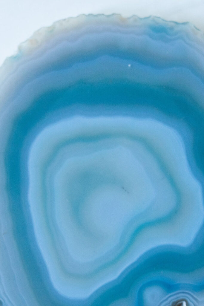 912. Walk in God's light and his love - daily bible verse - Daily Bible ...